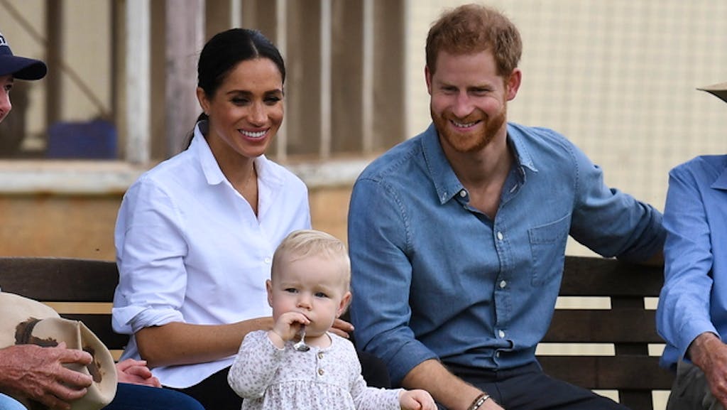 Sie pfeiffen auf die Etikette – Harry und Meghan barfuss am Strand