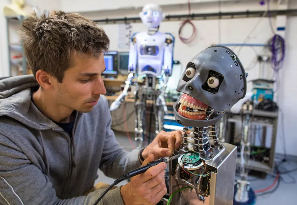 Est-ce l'avenir? Cette usine produit des robots humanoïdes