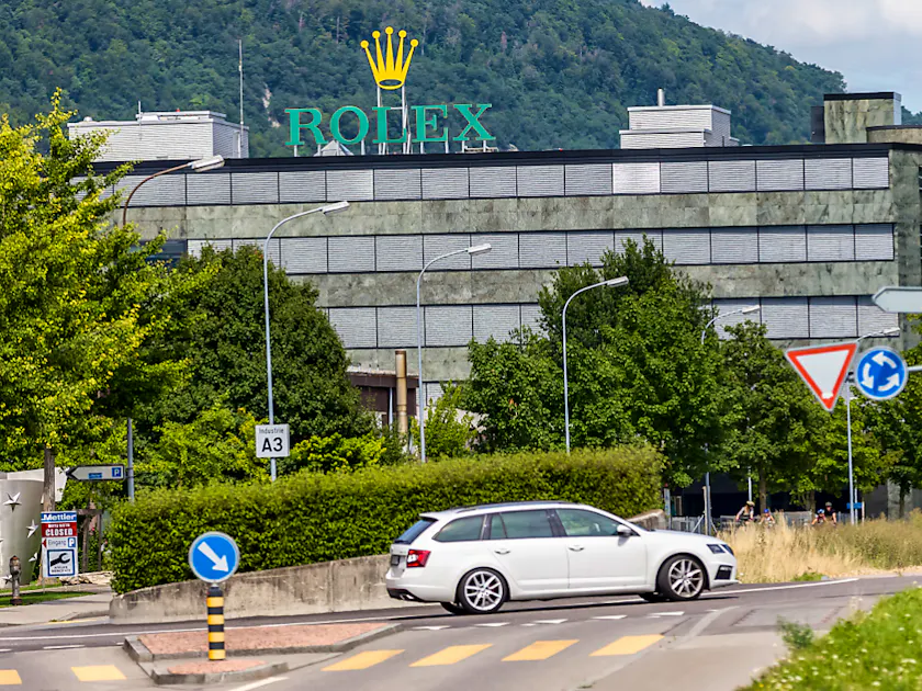 Personal klagte über Unwohlsein: Rolex-Fabrik in Biel vorübergehend ...