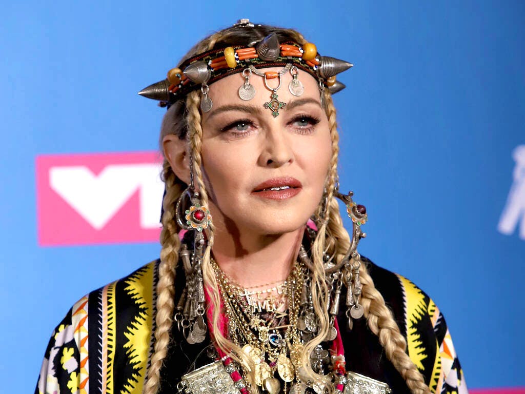 Madonna fotografata con il nuovo toy boy