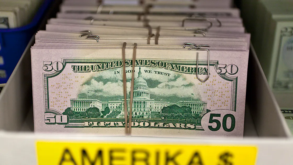 USA: Bankräuber verteilt Geld nach Überfall | blue News