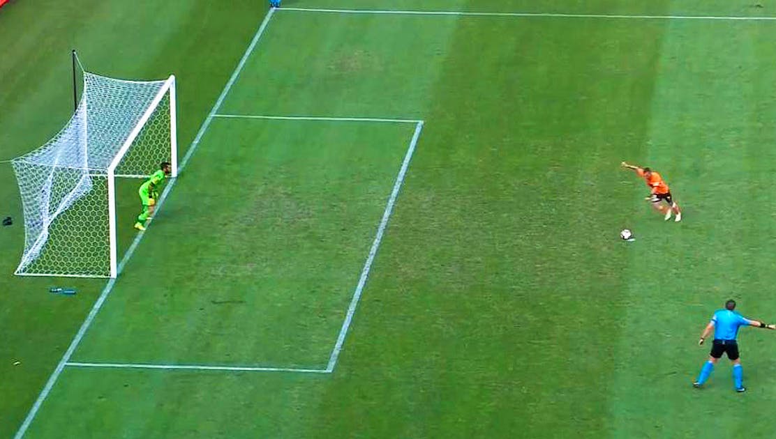 Un "cucchiaio" speciale: Il calcio di rigore più lento della storia ...