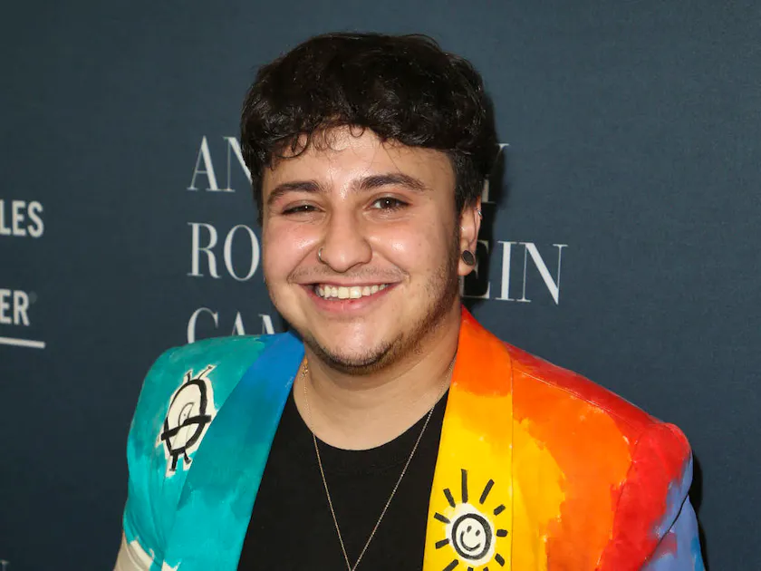 Spettacolo: Zach Barack è il primo attore transgender della Marvel ...