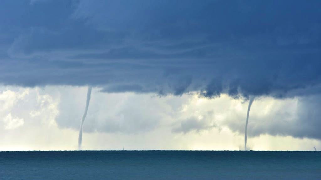 Tempête au paradis: une double tornade au large de Majorque