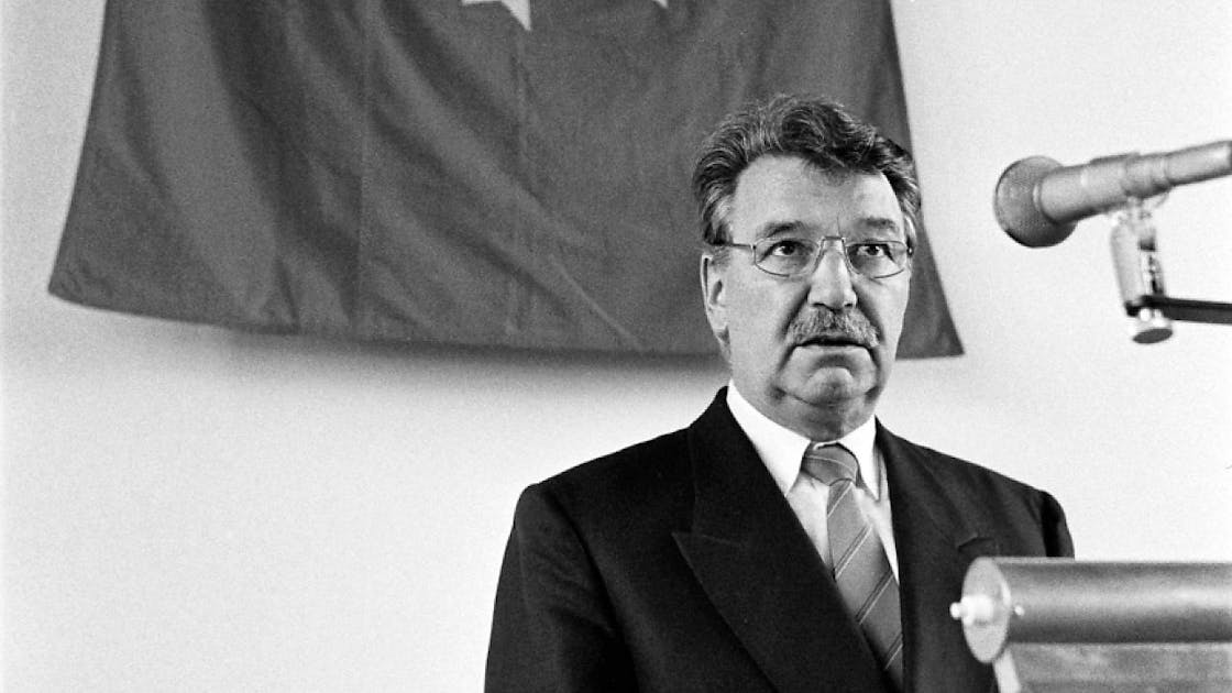 Politica in lutto: È morto l'ex consigliere federale René Felber | blue ...