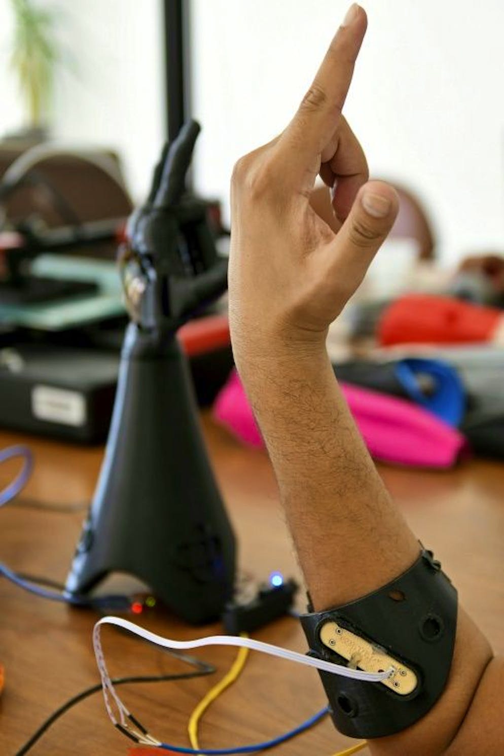 Sciences & Technique. Des Tunisiens créent une main bionique modulable ...