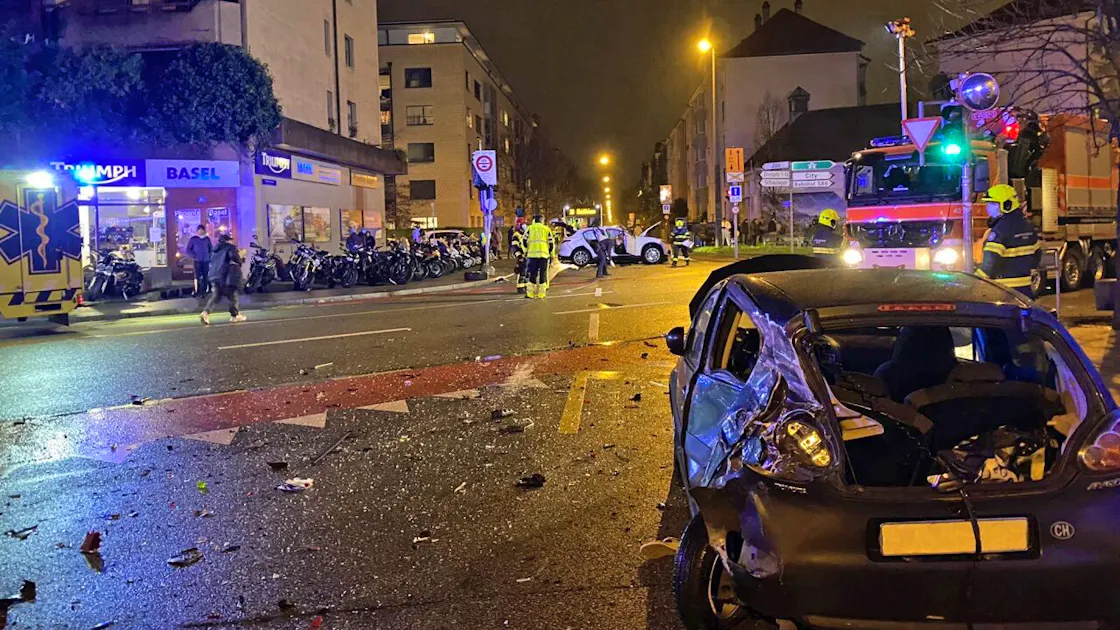 Verkehrsunfall: Auffahrunfall in Basel: von hinten in drei stehende ...