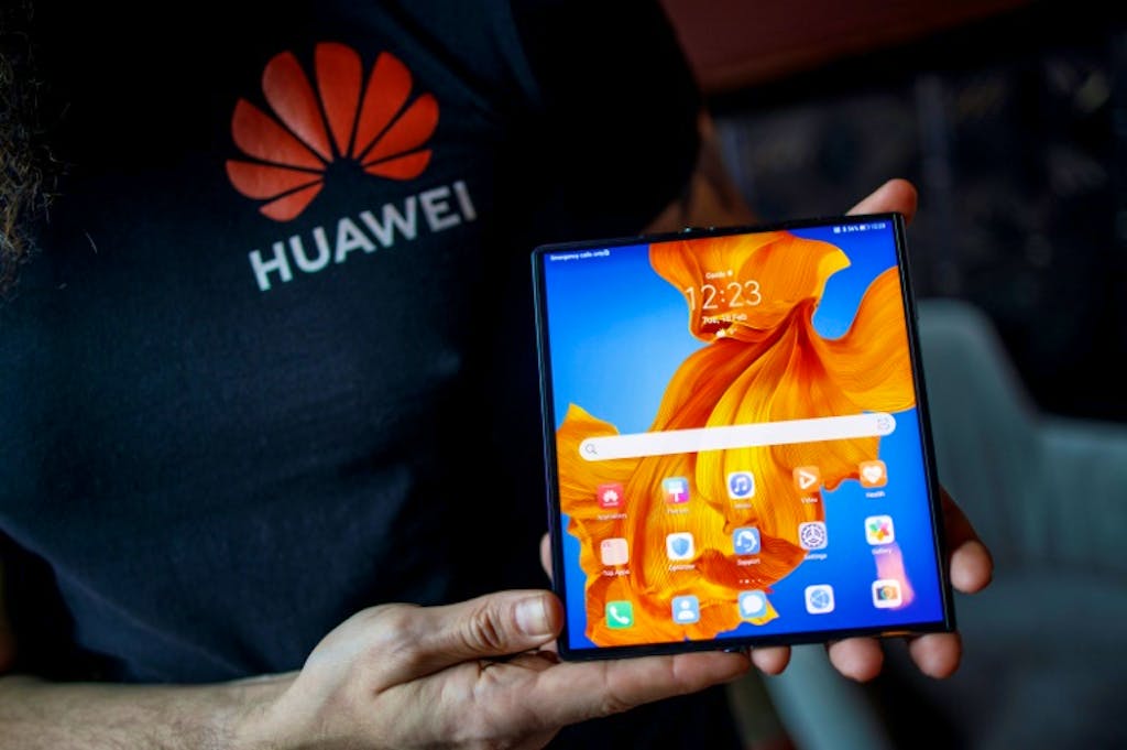 Huawei sort la nouvelle version de son mobile pliable, à un prix très ...