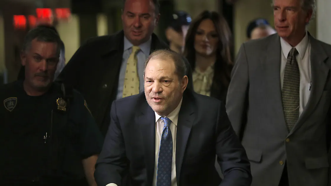 Molestie: Weinstein: a rischio onorificenza regina | blue News