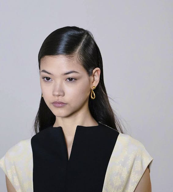 Frisuren: Der Scheitel kommt wieder in Schräglage | blue News