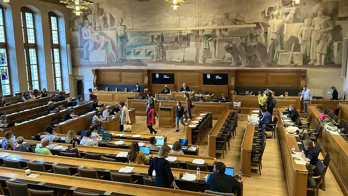 Parlamente: Berner Stadtrat tagt erstmals wieder im Rathaus – mit CO2 ...