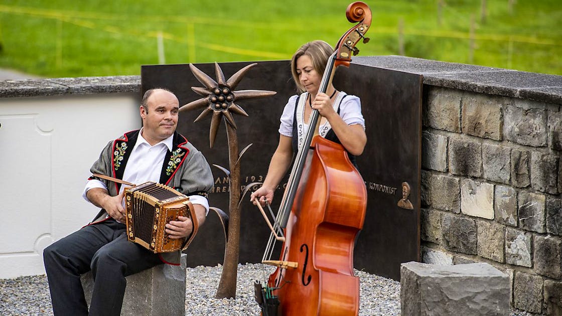 Gedenkstätte: Edelweiss in Giswil OW erinnert an Volksmusiker Ruedi ...