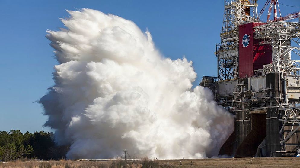 Espace Test Réussi Des Moteurs La Fusée Géante Sls De La Nasa Pour La