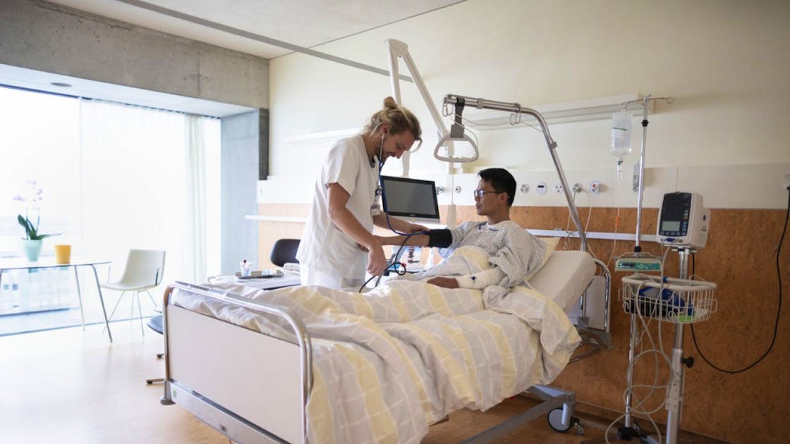 Sono aperte le iscrizioni alla Scuola infermieri ticinese | blue News