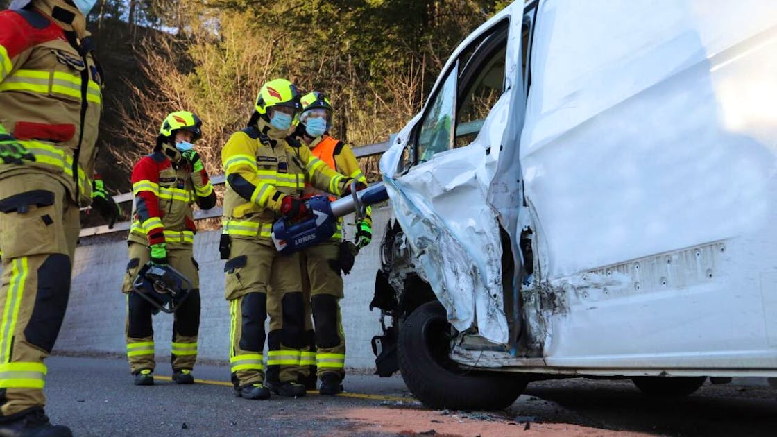 Verkehrsunfall: Zwei Chauffeure bei Streifkollision in Neuheim ZG verletzt | blue News