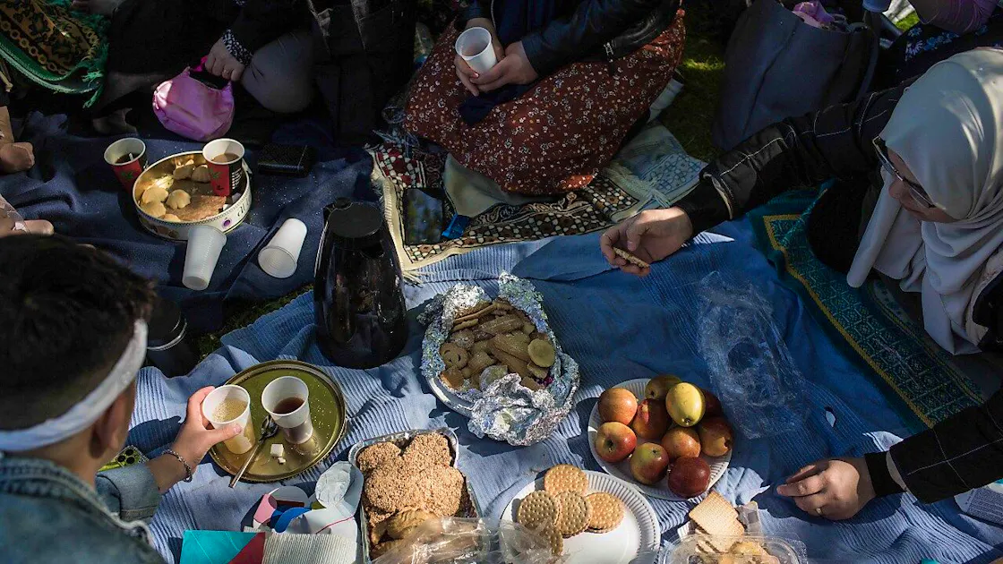 International: Ramadan endet für Millionen Muslime – Hohe Preise zum ...