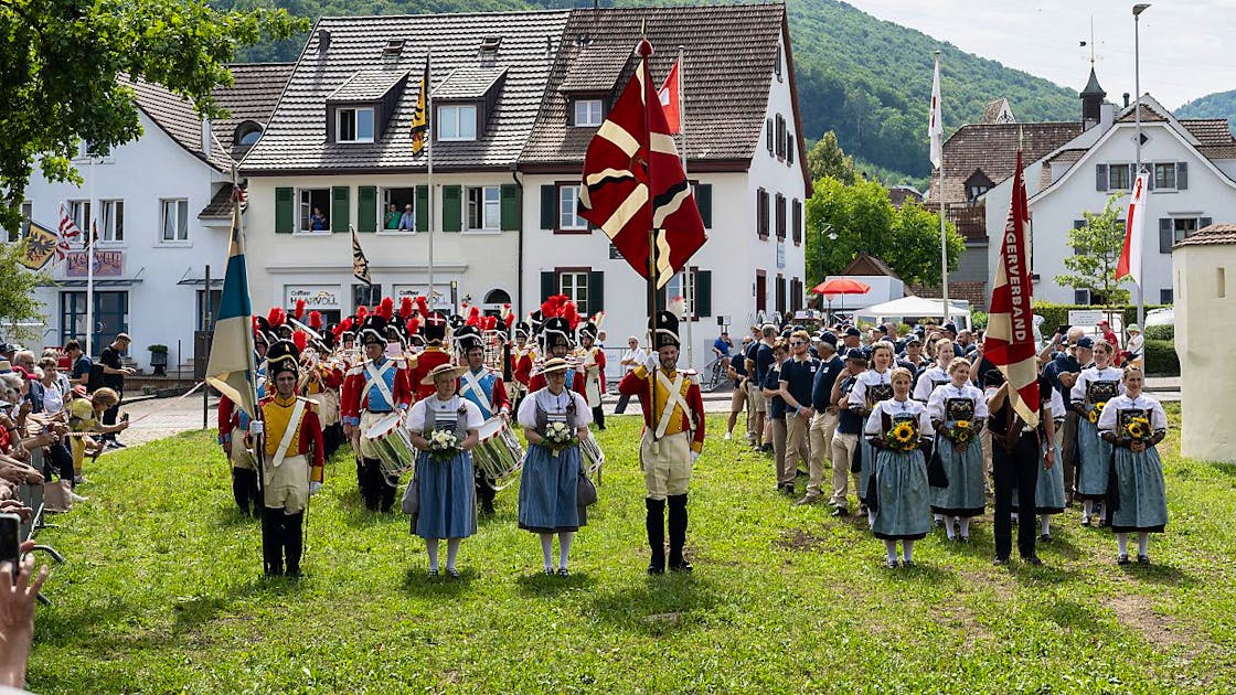 Schwingen: Eidgenössisches in Pratteln mit Fahnenannahme feierlich ...