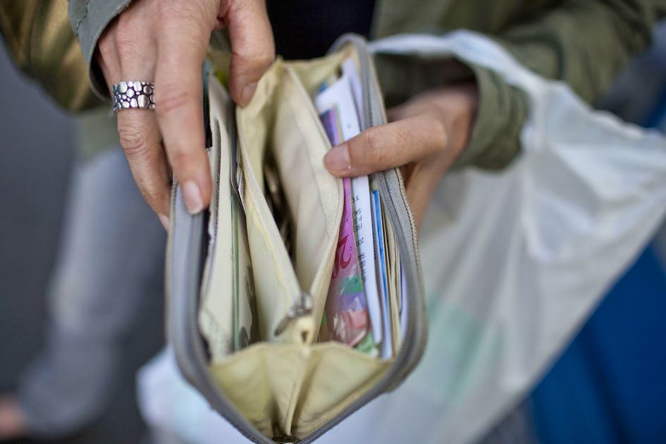 Swiss households burdened by a flood of bills: Feeling the January hole ...