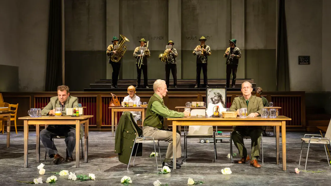 Oper: Christoph Marthaler dekonstruiert am Theater Basel den ...