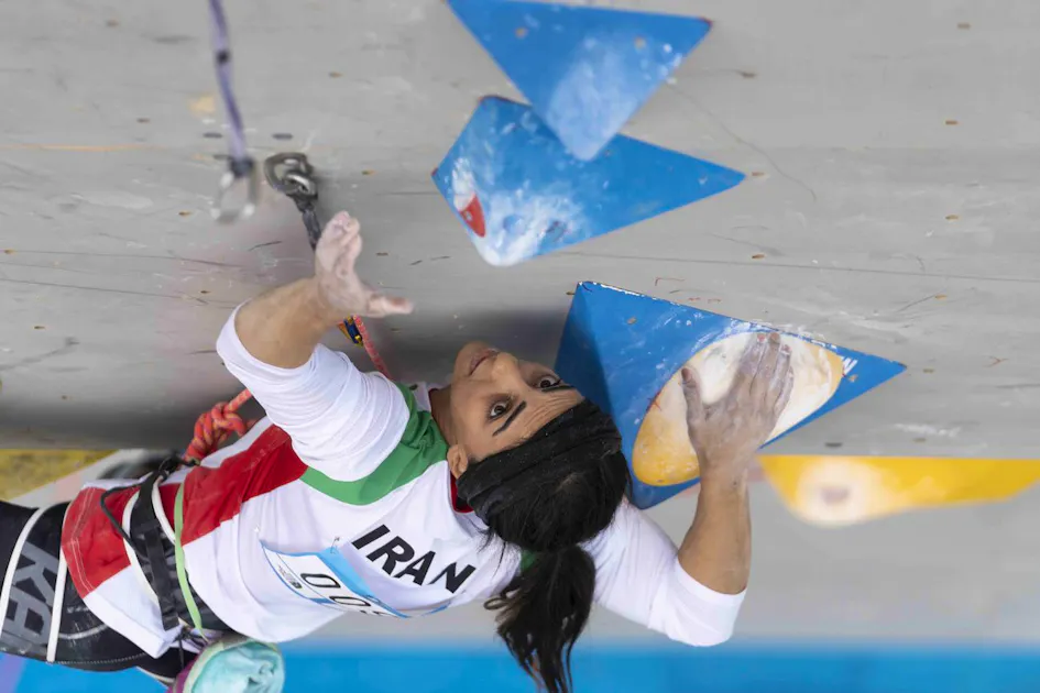 Auftritt ohne Kopftuch: Iranische Kletterin Rekabi ist wieder in ...