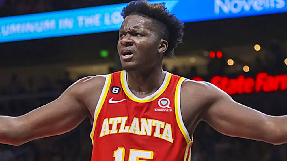 18 Punkte und 20 Rebounds. NBA-Star Clint Capela präsentiert sich in ...