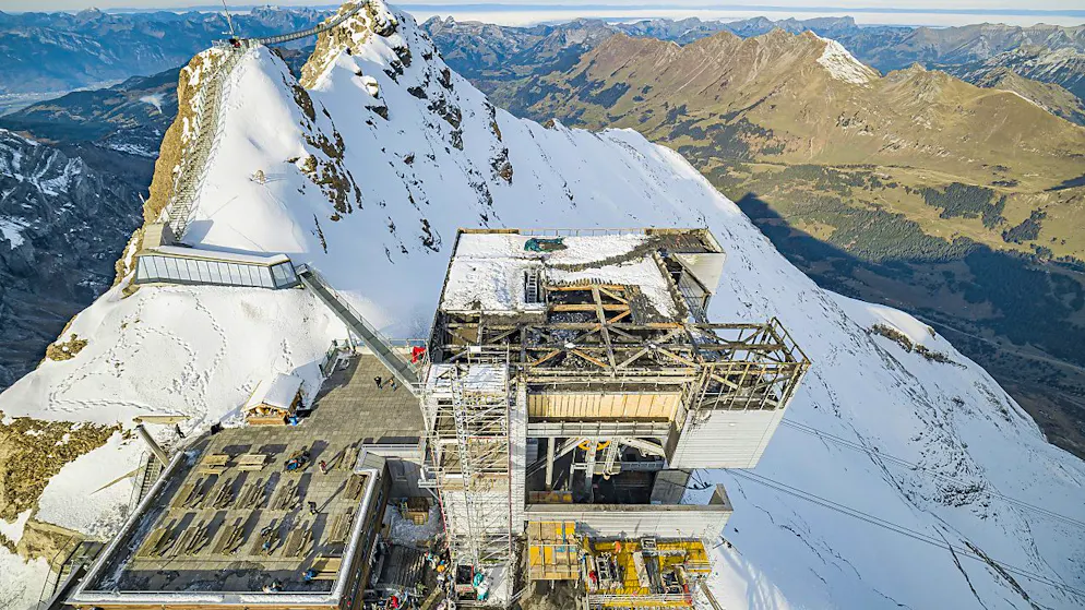 Nach Brand in Bergstation. Glacier-3000-Skigebiet nimmt Betrieb wieder auf.