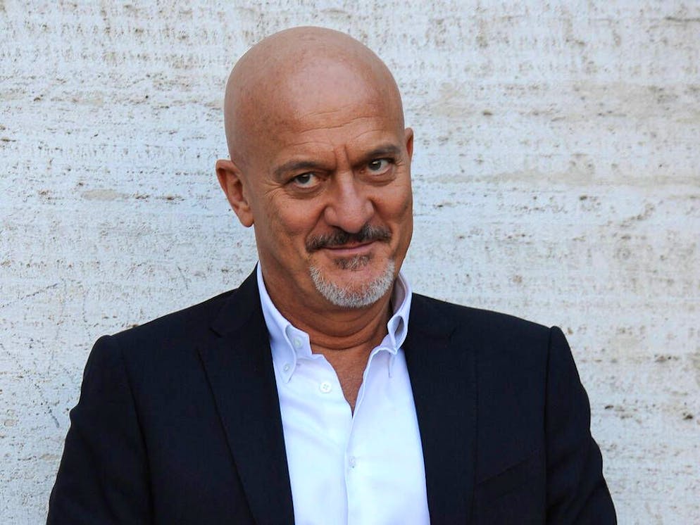 Commedia afrodisiaca: Claudio Bisio su «Vicini di casa»: «È stato faticoso» | blue News