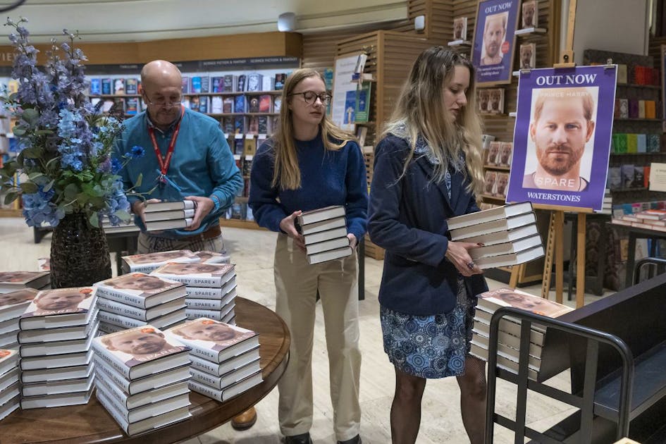 «Spare»: Esce l'autobiografia di Harry, code nelle librerie in Gran ...