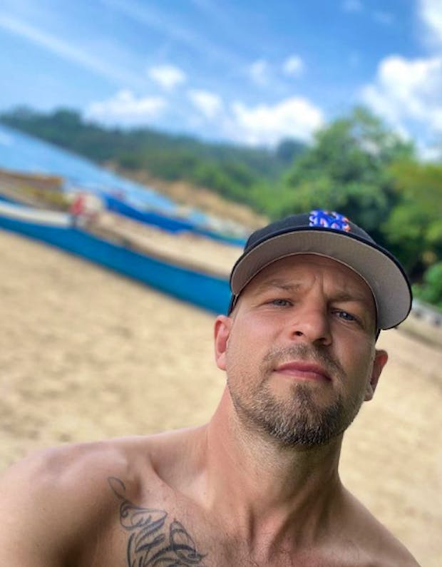 Feriengrüsse. Stress zeigt sich mit neuer Freundin.