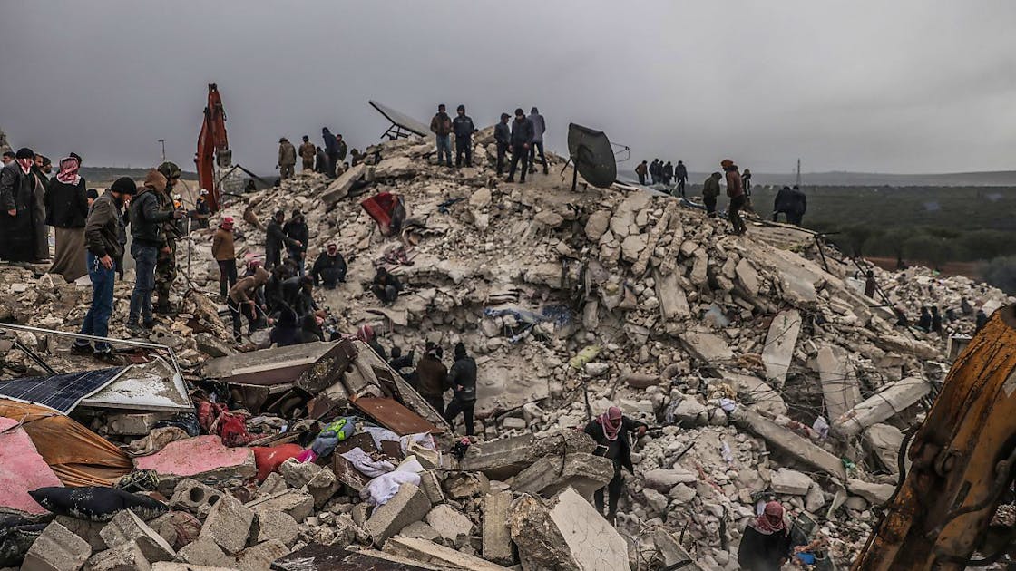 Aktuell: Zahl der Toten in Syrien steigt nach Erdbeben auf 1561 | blue News