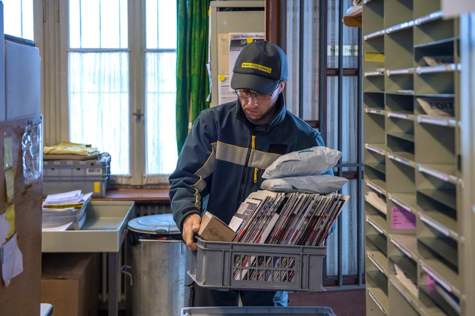 Gigante giallo: La Posta Svizzera aumenta i salari del 2,5% | blue News