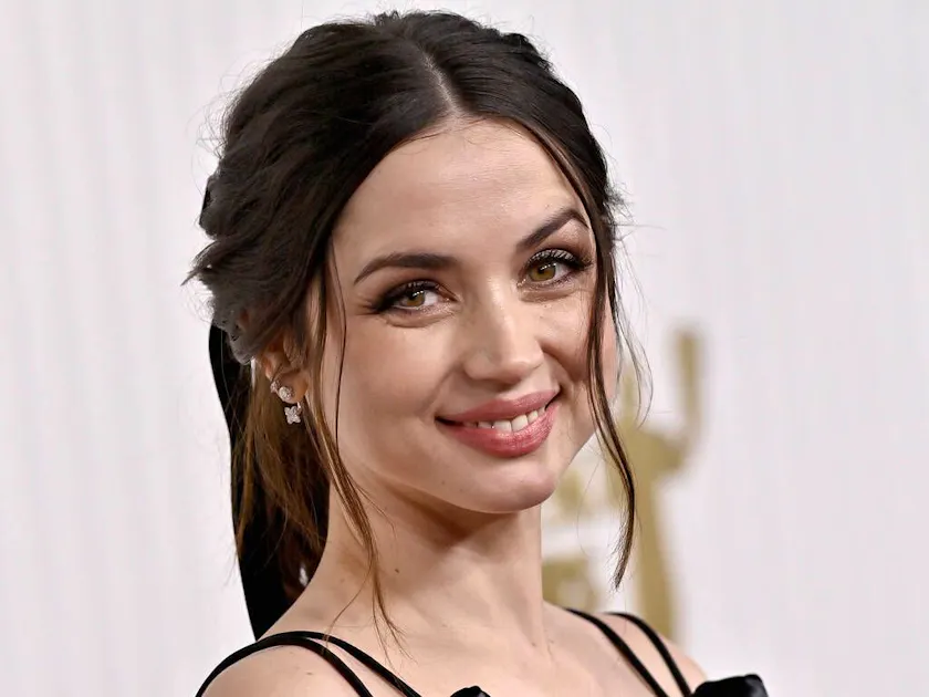 Ana de Armas: «Il miglior tutor per l’inglese? Chandler Bing di Friends ...