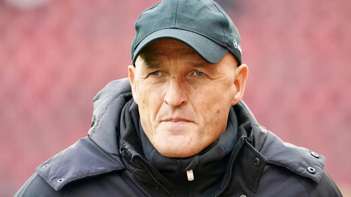 FC St.Gallen Niederlage: Trainer Zeidler bleibt. Experte Fringer ...