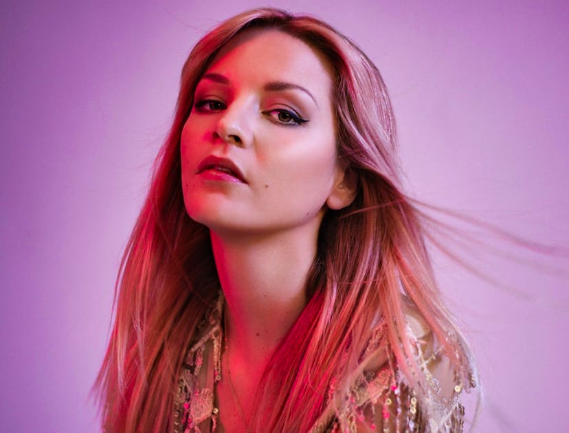 Julie Meletta sort « CHIC ! »: «Dans ma tête c'est le chaos tout le ...