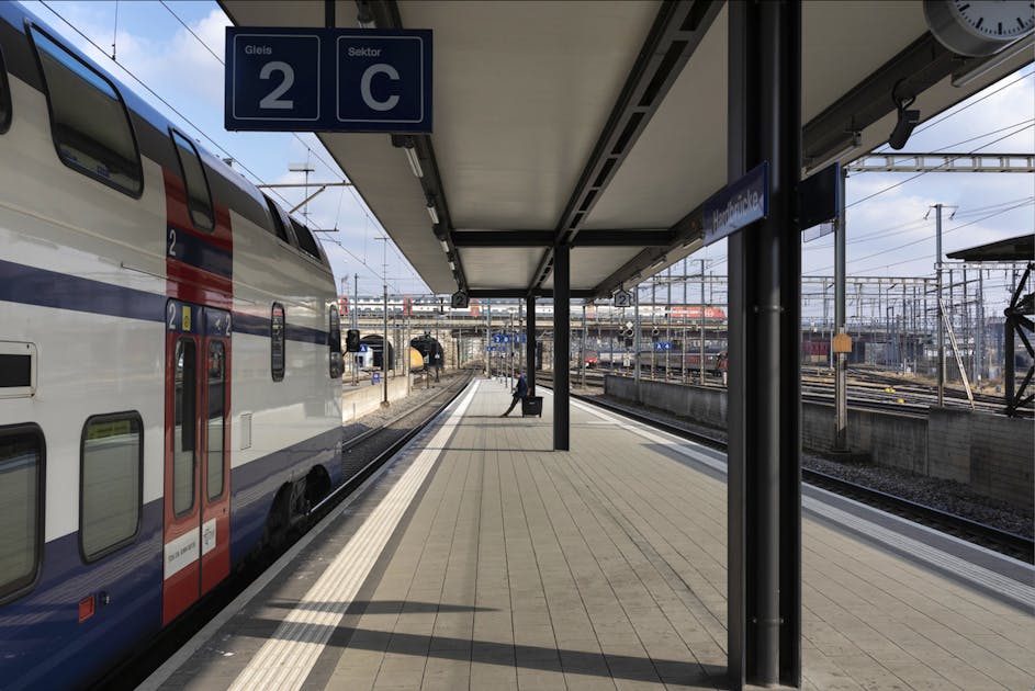 Mann wollte 10-Jährigen vor einfahrenden Zug stossen | blue News