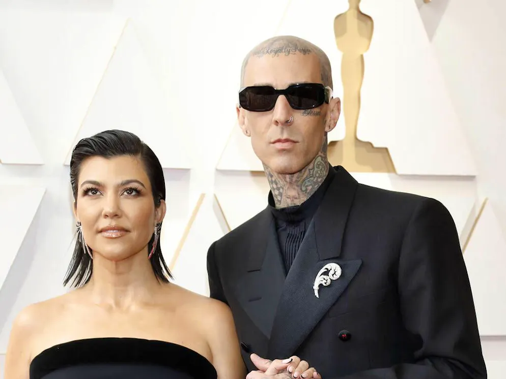 In arrivo il primo figlio di Kourtney Kardashian e Travis Barker | blue ...