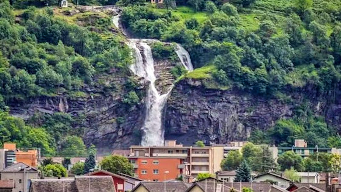 Tödlicher Unfall in Biasca TI: 21-Jährige stürzt bei Wasserfall 40 ...