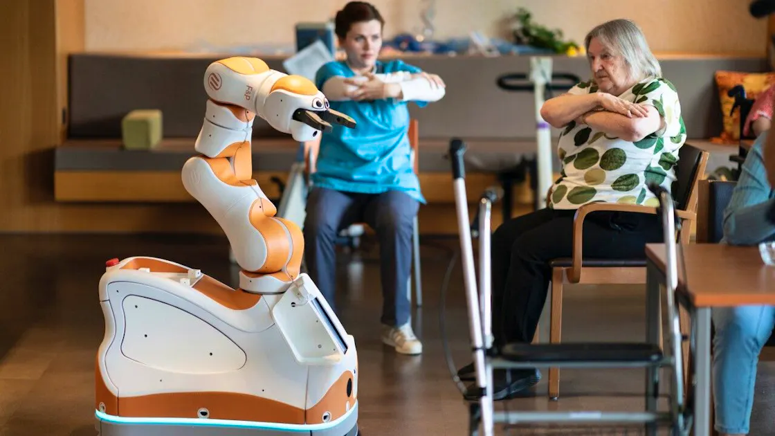Au centre de soins d'Embrach, le robot Lio est en formation | blue News