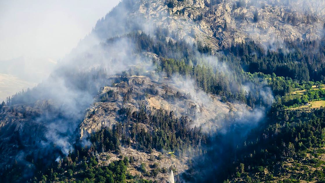 Brand, Feuer: Waldbrand im Oberwallis hat sich «allmählich stabilisiert ...