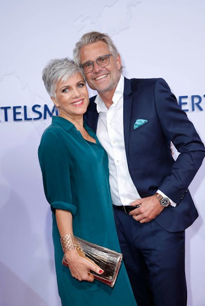 Verliebt auf hoher See: Birgit Schrowange teilt erstes Hochzeitsfoto ...