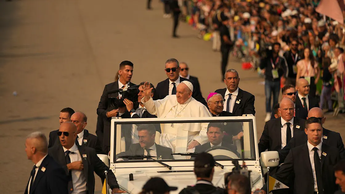 Portugal: Le pape accueilli par 200'000 fidèles au sanctuaire de Fatima ...