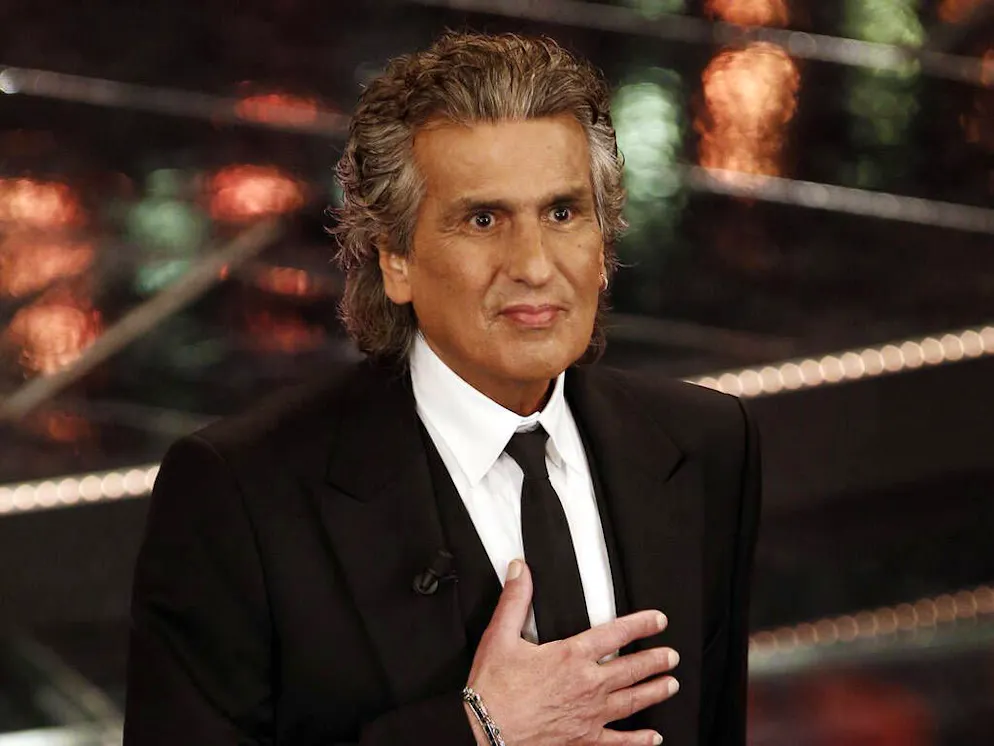 L'Italia dà l'ultimo saluto a Toto Cutugno | blue News