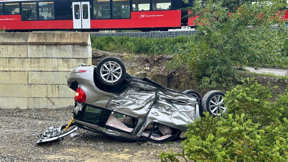 Verkehrsunfall: Zug kollidiert mit Auto auf Bahnübergang in Herisau ...