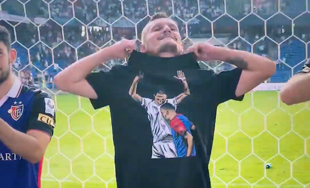 Aufregung nach Klassiker: Xhaka trägt Shirt seiner Tätlichkeit gegen FCZ-Katic | blue News