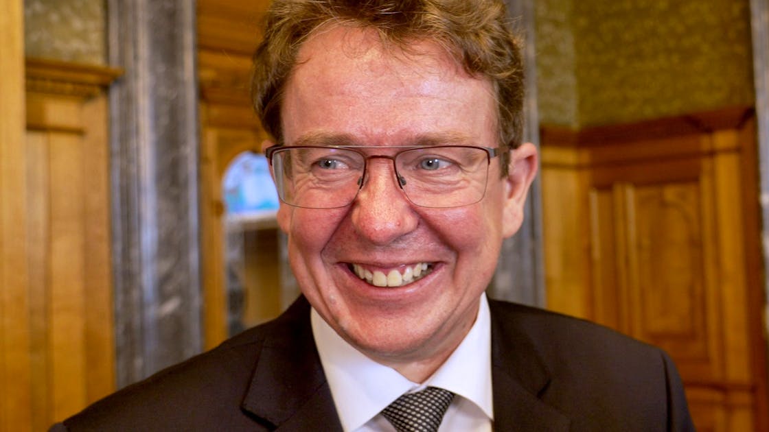 175 Jahre Bundesverfassung: Bei diesem Quiz kommt selbst Bundesrat Bundesrat Rösti ins Schwitzen ...