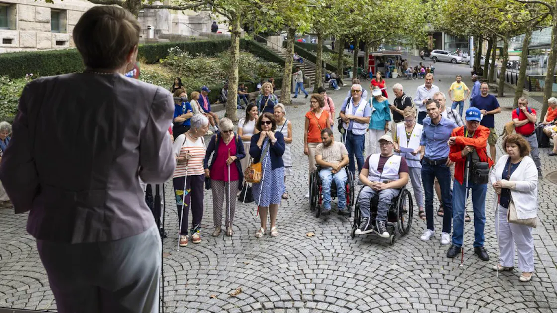 Inclusion: Handicap visuel: manifestation à Lausanne pour le vote ...