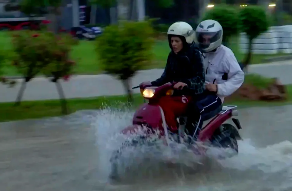 Heftige Unwetter: Griechische Stadt Volos steht erneut unter Wasser ...
