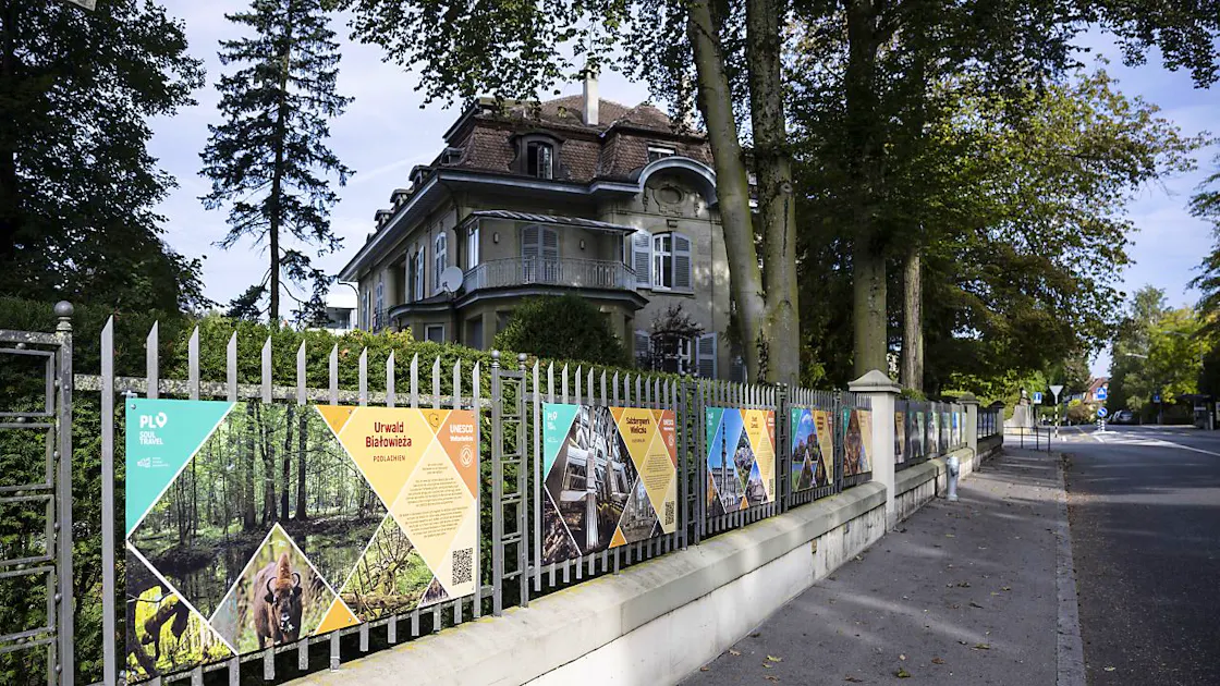 Botschaften: Polnische Botschaft in Bern hält an Zaun-Plakaten fest ...