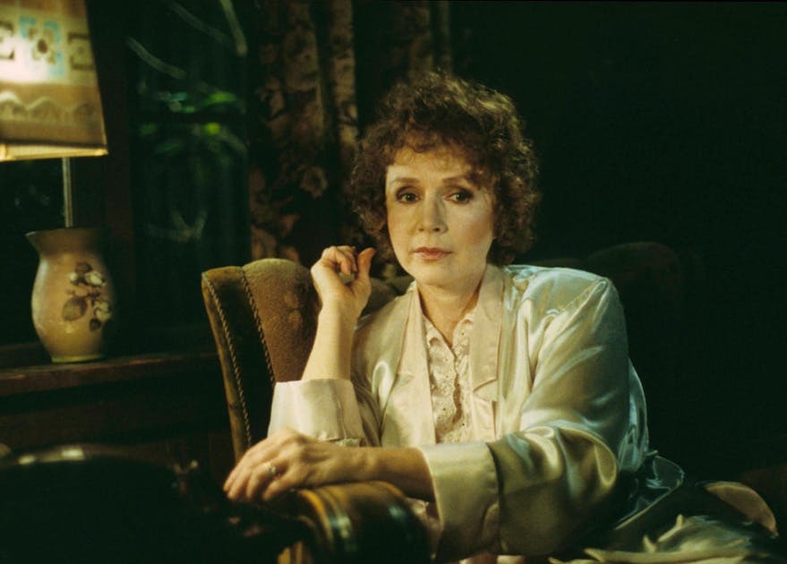 Piper Laurie: Remembering the Iconic Actress and Her Star Roles in Twin ...