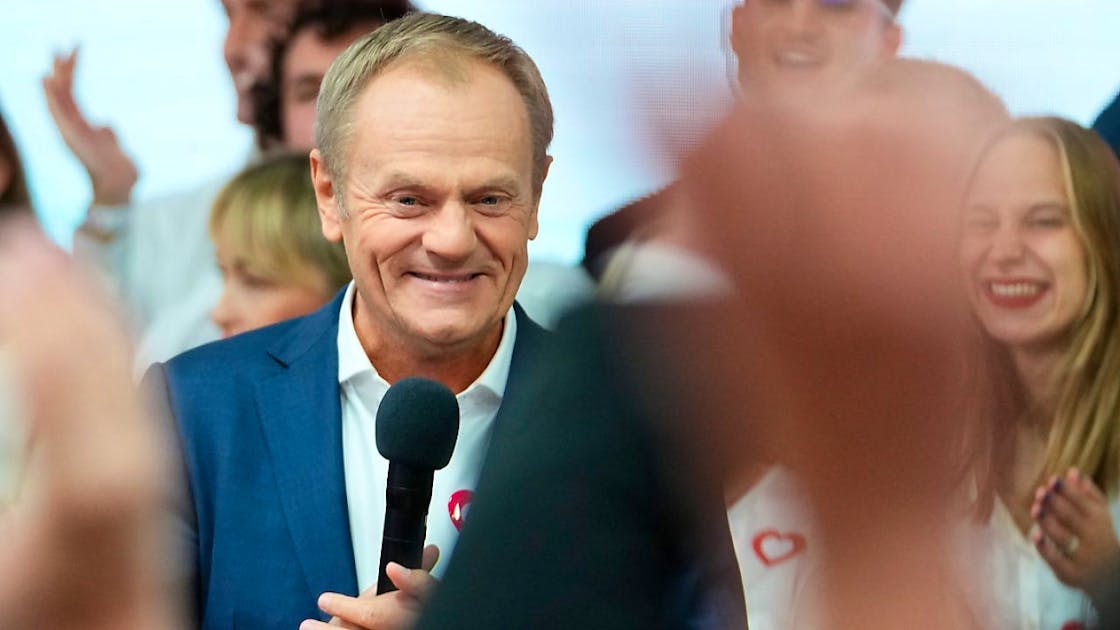 Politik: Regierungspartei PiS bei Wahl in Polen vorn – Opposition feiert Sieg | blue News